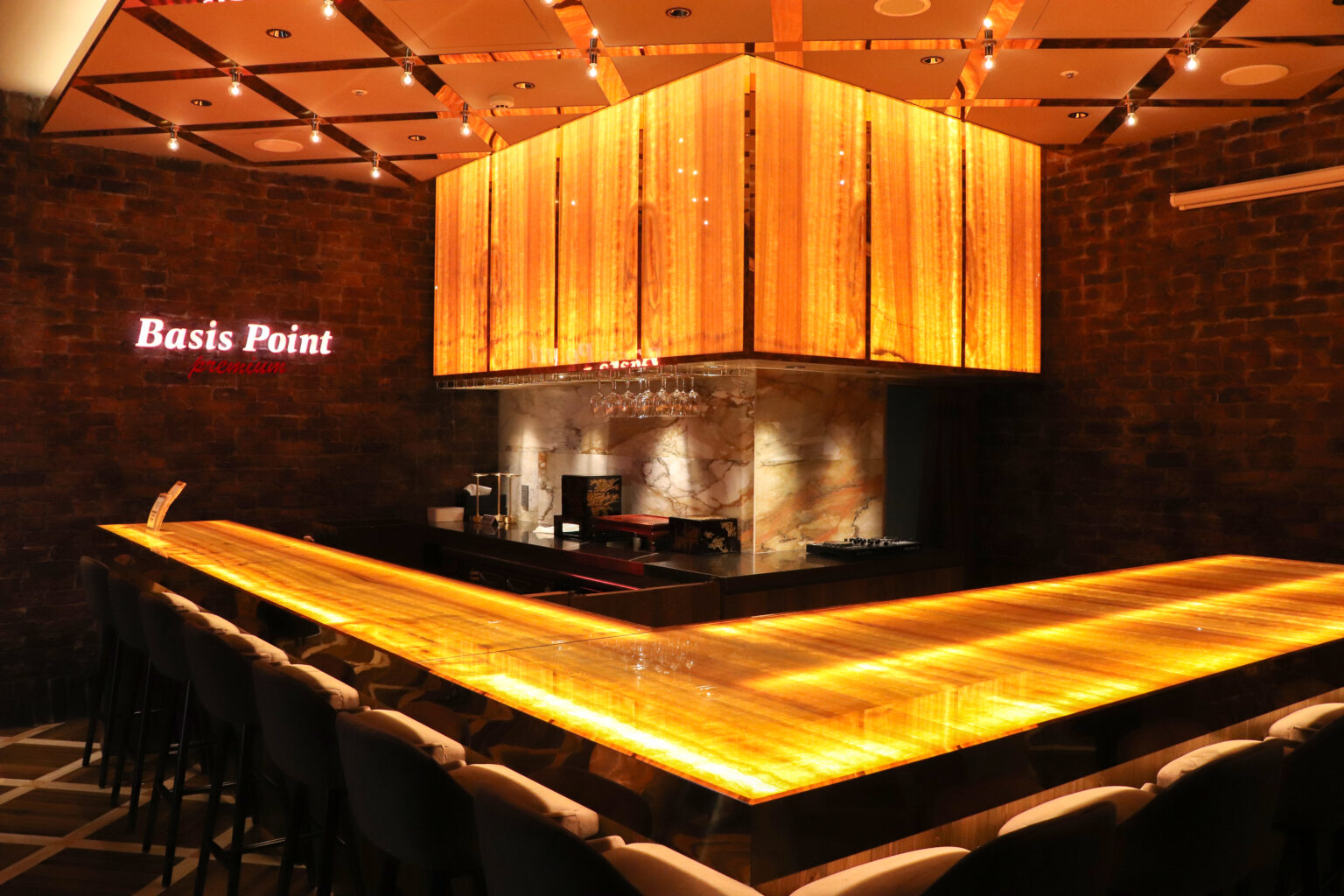 新橋二次会や打ち上げに！SL広場目の前のセルフバー BasisPoint Lounge - コワーキングスペース BasisPoint（ベーシスポイント）