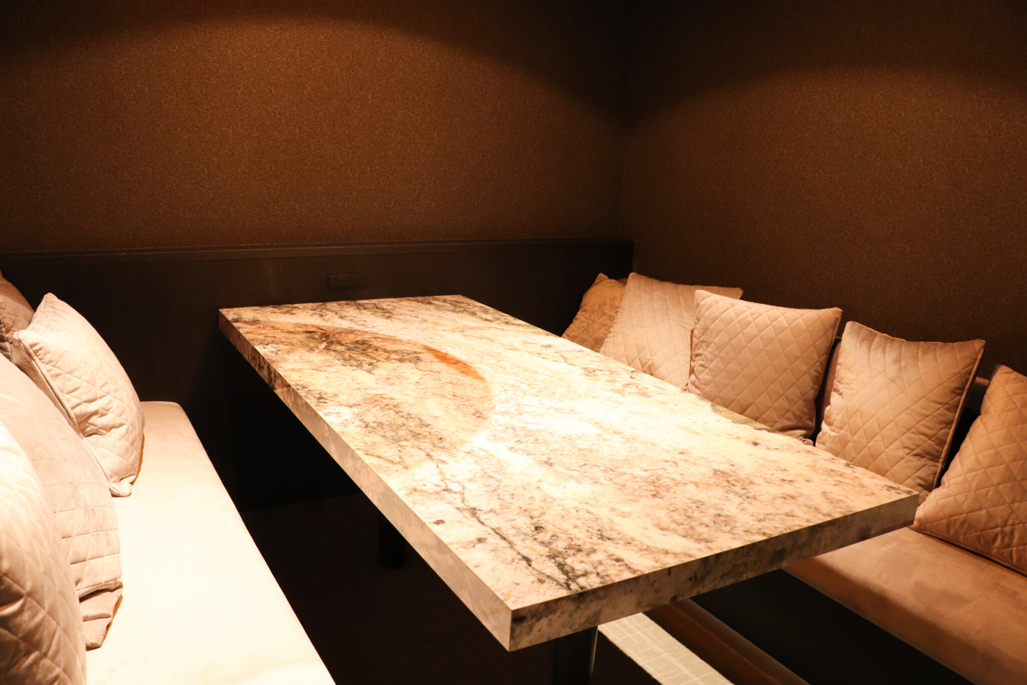 新橋二次会や打ち上げに！SL広場目の前のセルフバー BasisPoint Lounge - コワーキングスペース BasisPoint（ベーシスポイント）